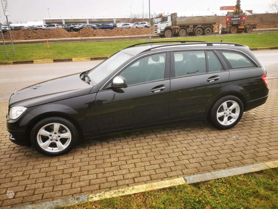 Black Mercedes-Benz C 200 2008 in Klaipeda, with an engine capacity of 2.15 L and mileage of 238 thousand km for 3950 €, photo 9 on AUTOMOTO.COM.LV