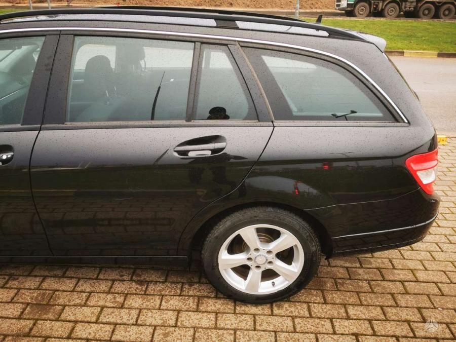 Black Mercedes-Benz C 200 2008 in Klaipeda, with an engine capacity of 2.15 L and mileage of 238 thousand km for 3950 €, photo 12 on AUTOMOTO.COM.LV