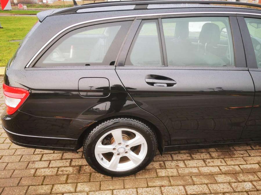Black Mercedes-Benz C 200 2008 in Klaipeda, with an engine capacity of 2.15 L and mileage of 238 thousand km for 3950 €, photo 13 on AUTOMOTO.COM.LV