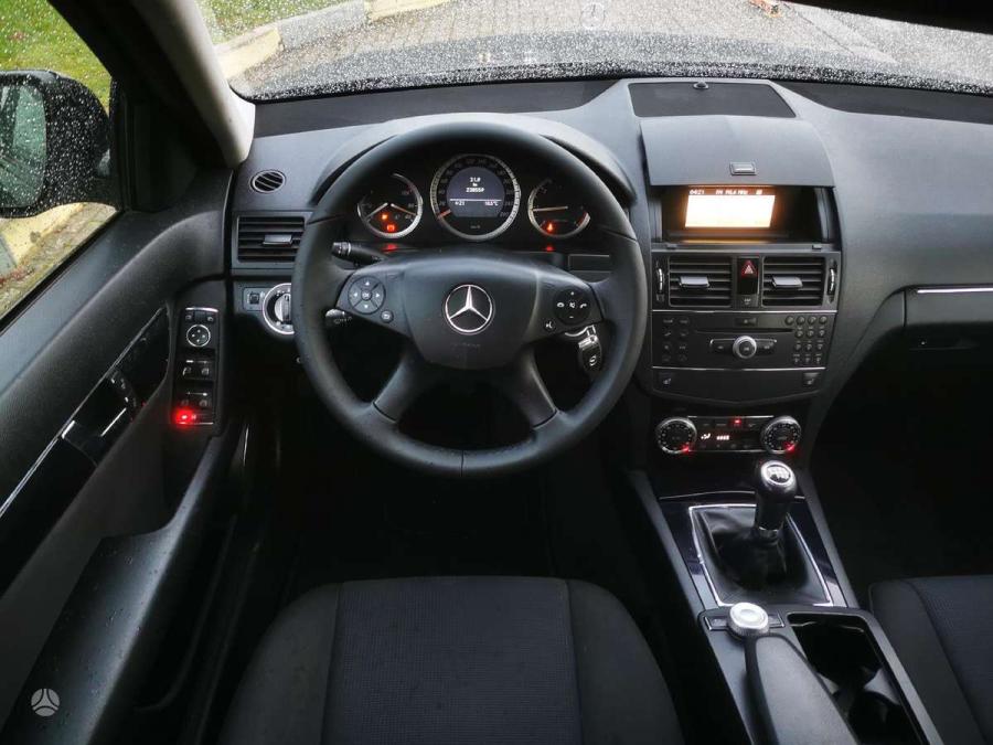 Black Mercedes-Benz C 200 2008 in Klaipeda, with an engine capacity of 2.15 L and mileage of 238 thousand km for 3950 €, photo 17 on AUTOMOTO.COM.LV