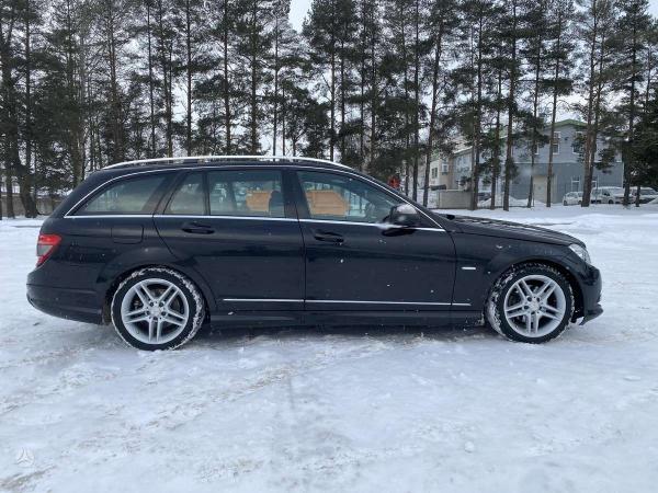 Black Mercedes-Benz C 200 2008 in Siauliai, with an engine capacity of 2.15 L and mileage of 390 thousand km for 3900 €, photo 4 on AUTOMOTO.COM.LV