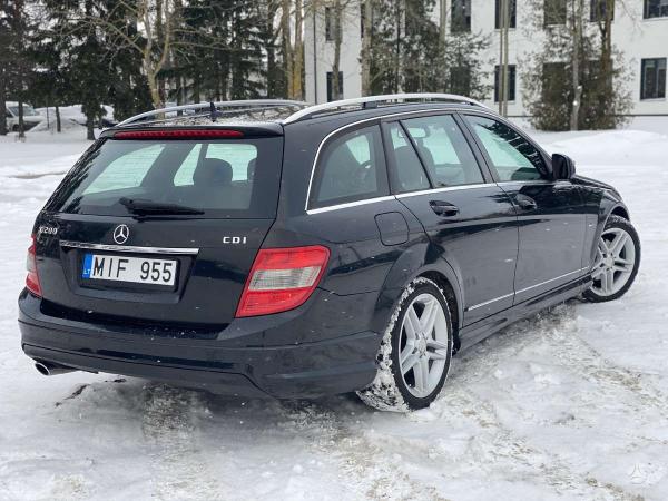 Black Mercedes-Benz C 200 2008 in Siauliai, with an engine capacity of 2.15 L and mileage of 390 thousand km for 3900 €, photo 5 on AUTOMOTO.COM.LV