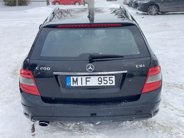 Black Mercedes-Benz C 200 2008 in Siauliai, with an engine capacity of 2.15 L and mileage of 390 thousand km for 3900 €, photo 6 on AUTOMOTO.COM.LV