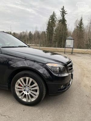 Black Mercedes-Benz C 200 2008 in Kupiskis, with an engine capacity of 2.20 L and mileage of 275 thousand km for 3950 €, photo 5 on AUTOMOTO.COM.LV