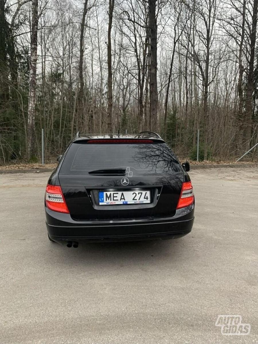 Black Mercedes-Benz C 200 2008 in Kupiskis, with an engine capacity of 2.20 L and mileage of 275 thousand km for 3950 €, photo 9 on AUTOMOTO.COM.LV