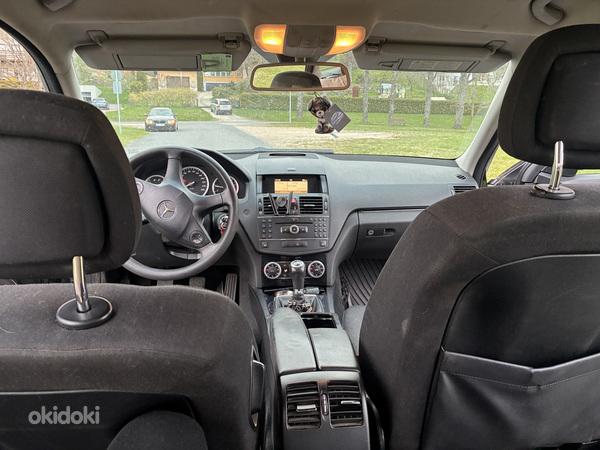 Black Mercedes-Benz C 200 2008 in Viljandi, with an engine capacity of 0.00 L and mileage of 322 thousand km for 3500 €, photo 9 on AUTOMOTO.COM.LV