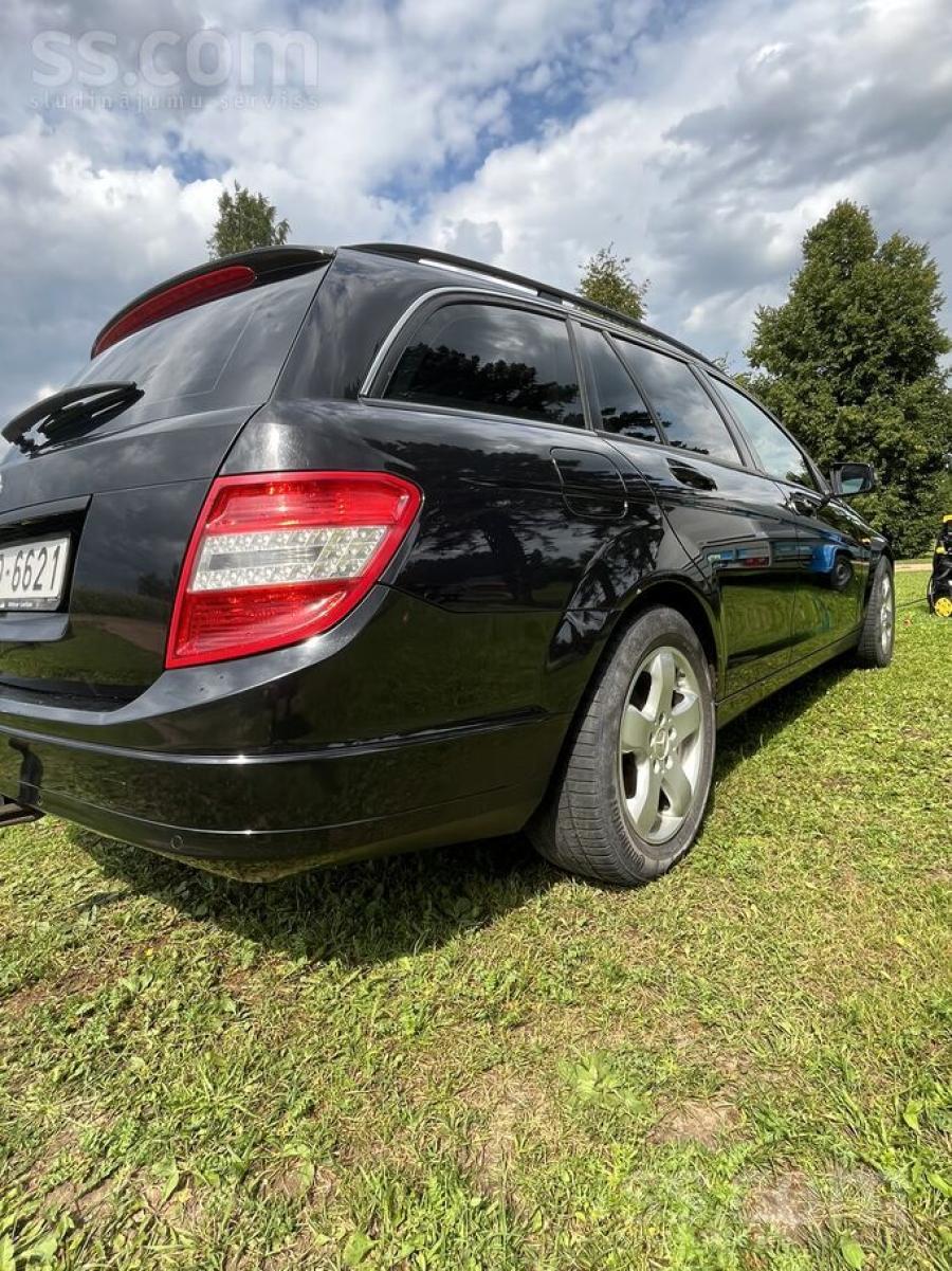 Black Mercedes-Benz C 200 2008 in Balvi, with an engine capacity of 2.10 L and mileage of 343 thousand km for 3650 €, photo 4 on AUTOMOTO.COM.LV
