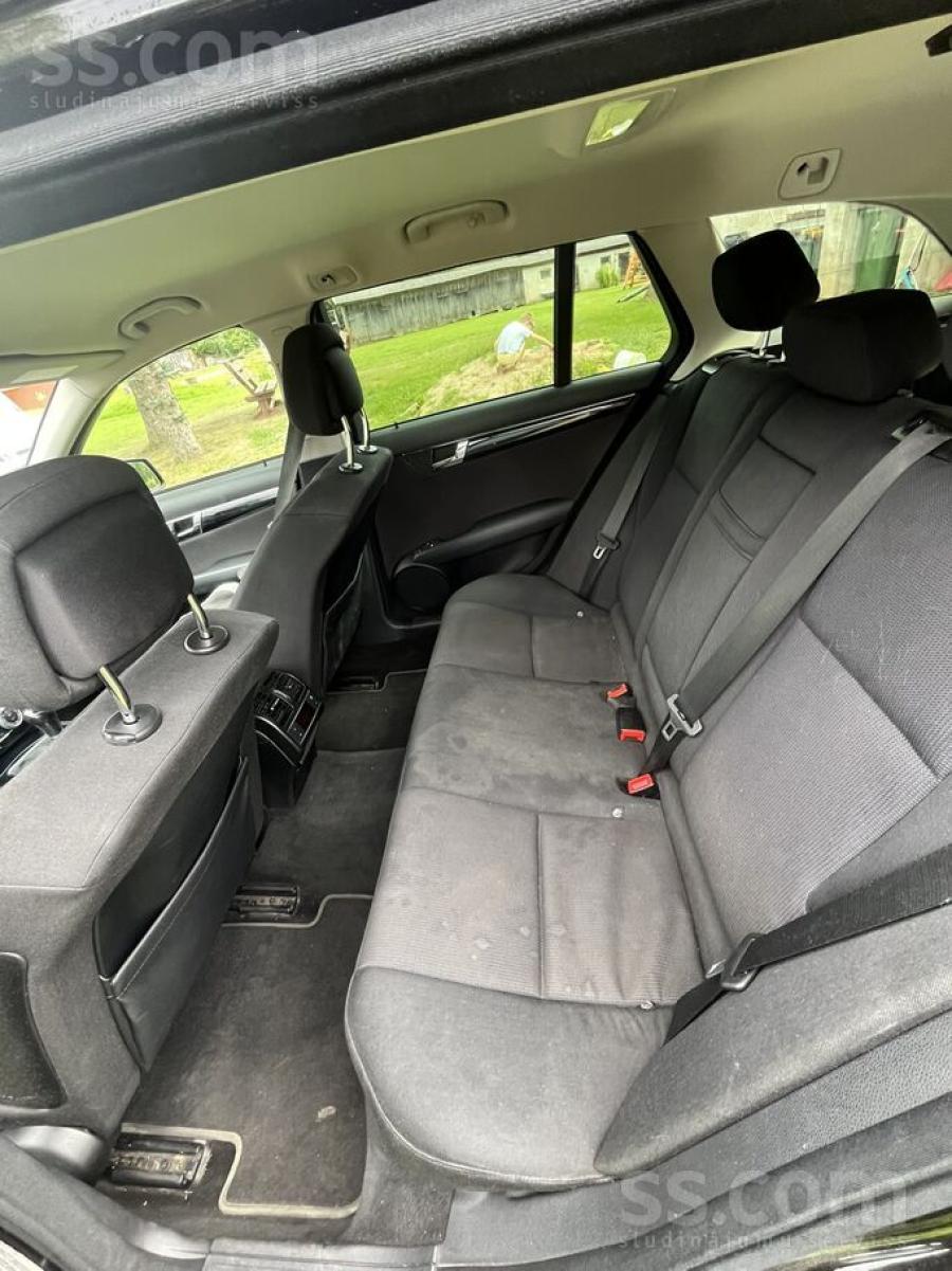 Black Mercedes-Benz C 200 2008 in Balvi, with an engine capacity of 2.10 L and mileage of 343 thousand km for 3650 €, photo 8 on AUTOMOTO.COM.LV