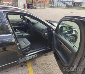 Melns Mercedes-Benz C 200 2008 Liepāja, ar dzinēja tilpumu 2.20 L un nobraukumu 342 tūkst. km par 3500 €, foto  vietnē AUTOMOTO.COM.LV