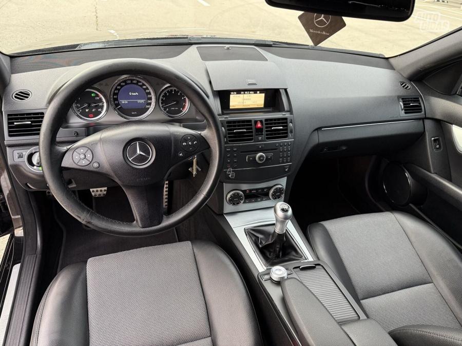 Melns Mercedes-Benz C 200 2008 Šauļi, ar dzinēja tilpumu 1.80 L un nobraukumu 294 tūkst. km par 4800 €, foto 15 vietnē AUTOMOTO.COM.LV
