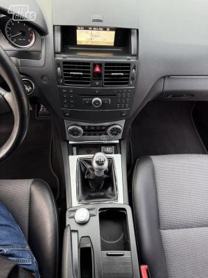 Melns Mercedes-Benz C 200 2008 Šauļi, ar dzinēja tilpumu 1.80 L un nobraukumu 294 tūkst. km par 4800 €, foto 16 vietnē AUTOMOTO.COM.LV