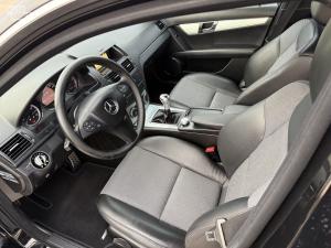 Melns Mercedes-Benz C 200 2008 Šauļi, ar dzinēja tilpumu 1.80 L un nobraukumu 294 tūkst. km par 4800 €, foto 18 vietnē AUTOMOTO.COM.LV