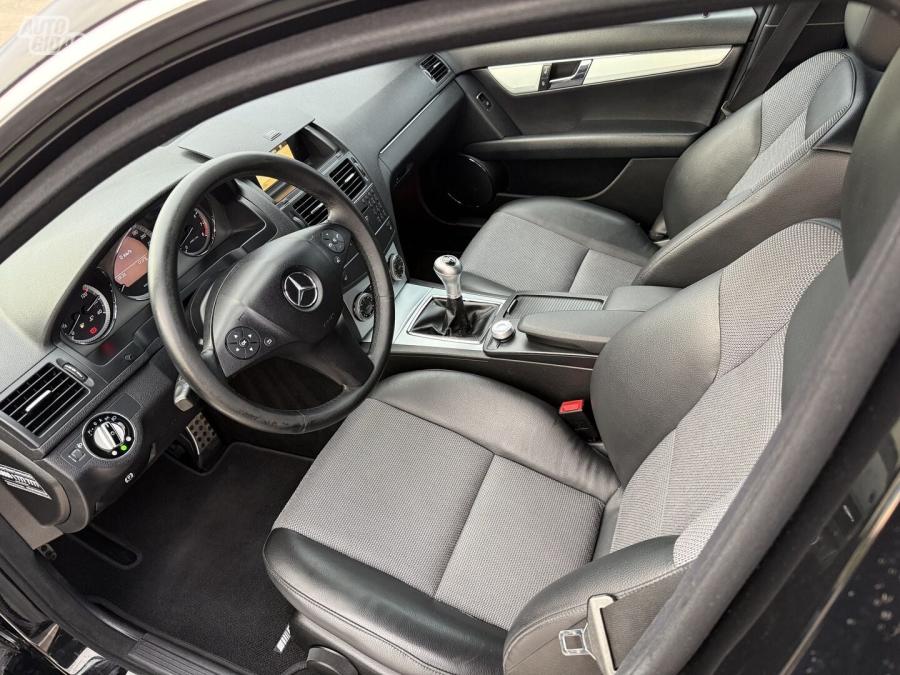 Melns Mercedes-Benz C 200 2008 Šauļi, ar dzinēja tilpumu 1.80 L un nobraukumu 294 tūkst. km par 4800 €, foto 18 vietnē AUTOMOTO.COM.LV