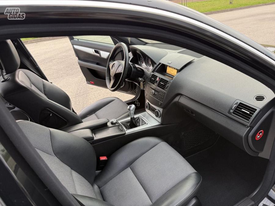 Melns Mercedes-Benz C 200 2008 Šauļi, ar dzinēja tilpumu 1.80 L un nobraukumu 294 tūkst. km par 4800 €, foto 19 vietnē AUTOMOTO.COM.LV
