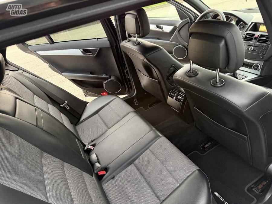 Melns Mercedes-Benz C 200 2008 Šauļi, ar dzinēja tilpumu 1.80 L un nobraukumu 294 tūkst. km par 4800 €, foto 21 vietnē AUTOMOTO.COM.LV