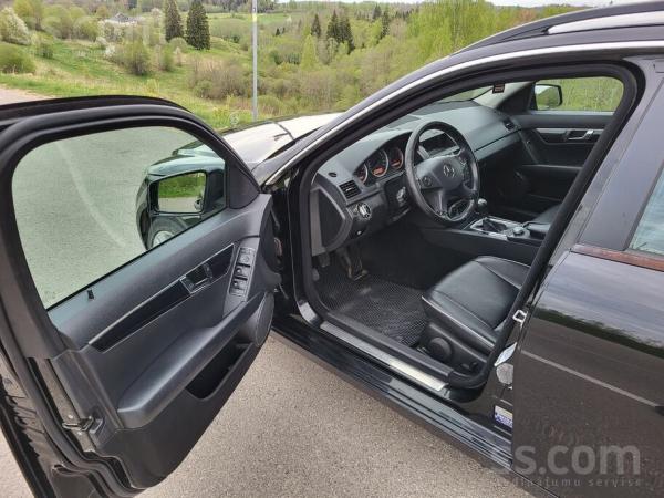 Melns Mercedes-Benz C 200 2009 Rīga, ar dzinēja tilpumu 2.20 L un nobraukumu 0 tūkst. km par 2550 €, foto 9 vietnē AUTOMOTO.COM.LV