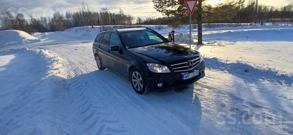 Black Mercedes-Benz C 200 2009 in Kuldiga, with an engine capacity of 2.10 L and mileage of 285 thousand km for 3700 €, photo 1 on AUTOMOTO.COM.LV