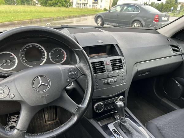 Black Mercedes-Benz C 200 2009 in Vilnius, with an engine capacity of 2.15 L and mileage of 283 thousand km for 3800 €, photo 7 on AUTOMOTO.COM.LV