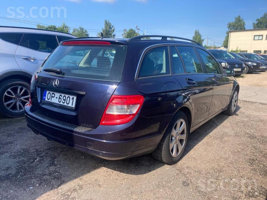 Black Mercedes-Benz C 200 2009 in Riga, with an engine capacity of 2.10 L and mileage of 0 thousand km for 3600 €, photo 5 on AUTOMOTO.COM.LV