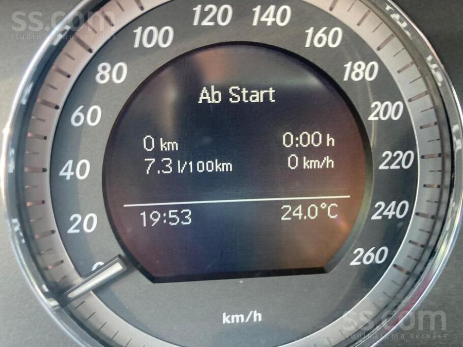 Black Mercedes-Benz C 200 2009 in Riga, with an engine capacity of 2.10 L and mileage of 0 thousand km for 3600 €, photo 8 on AUTOMOTO.COM.LV