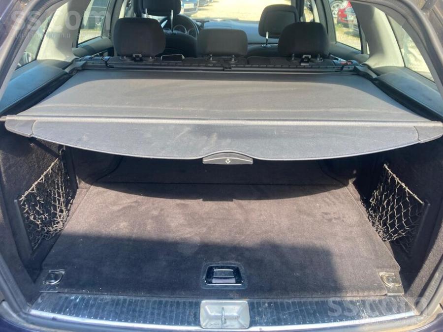 Black Mercedes-Benz C 200 2009 in Riga, with an engine capacity of 2.10 L and mileage of 0 thousand km for 3600 €, photo 20 on AUTOMOTO.COM.LV