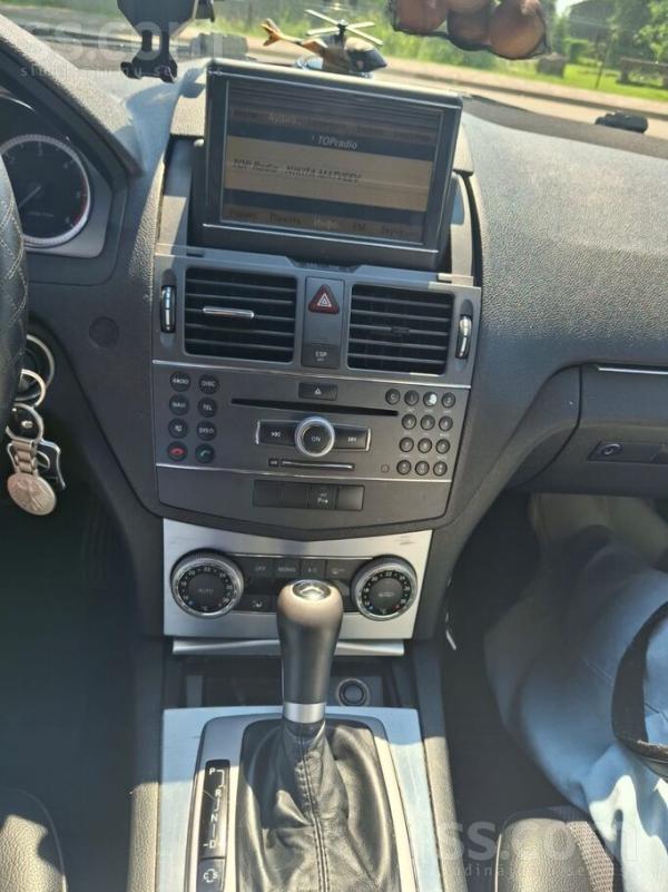 Melns Mercedes-Benz C 200 2009 Preiļi, ar dzinēja tilpumu 2.10 L un nobraukumu 351 tūkst. km par 4150 €, foto 1 vietnē AUTOMOTO.COM.LV