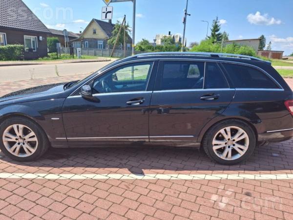 Melns Mercedes-Benz C 200 2009 Preiļi, ar dzinēja tilpumu 2.10 L un nobraukumu 351 tūkst. km par 4150 €, foto 3 vietnē AUTOMOTO.COM.LV