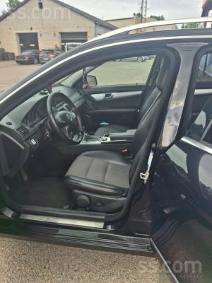 Black Mercedes-Benz C 200 2009 in Preili, with an engine capacity of 2.10 L and mileage of 351 thousand km for 4150 €, photo 7 on AUTOMOTO.COM.LV