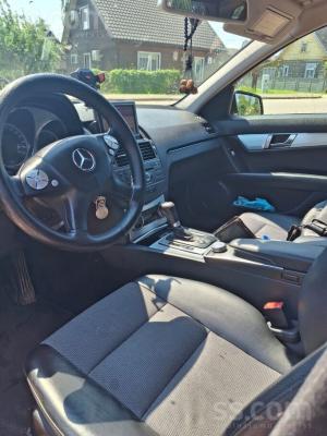 Black Mercedes-Benz C 200 2009 in Preili, with an engine capacity of 2.10 L and mileage of 351 thousand km for 4150 €, photo 8 on AUTOMOTO.COM.LV