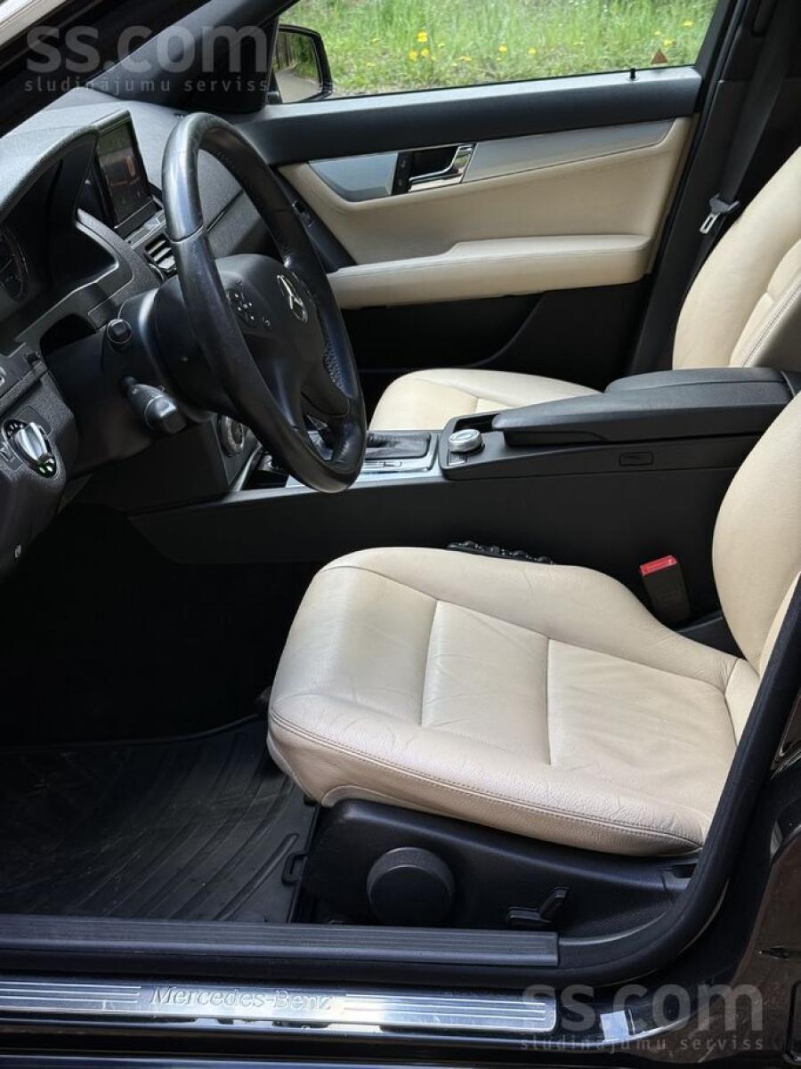 Melns Mercedes-Benz C 200 2009 Rīga, ar dzinēja tilpumu 2.20 L un nobraukumu 286 tūkst. km par 5000 €, foto 14 vietnē AUTOMOTO.COM.LV