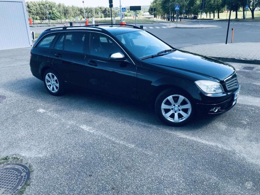 Melns Mercedes-Benz C 200 2009 Viļņa, ar dzinēja tilpumu 2.15 L un nobraukumu 305 tūkst. km par 3500 €, foto 1 vietnē AUTOMOTO.COM.LV
