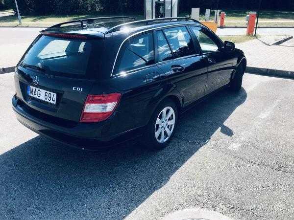 Melns Mercedes-Benz C 200 2009 Viļņa, ar dzinēja tilpumu 2.15 L un nobraukumu 305 tūkst. km par 3500 €, foto 2 vietnē AUTOMOTO.COM.LV