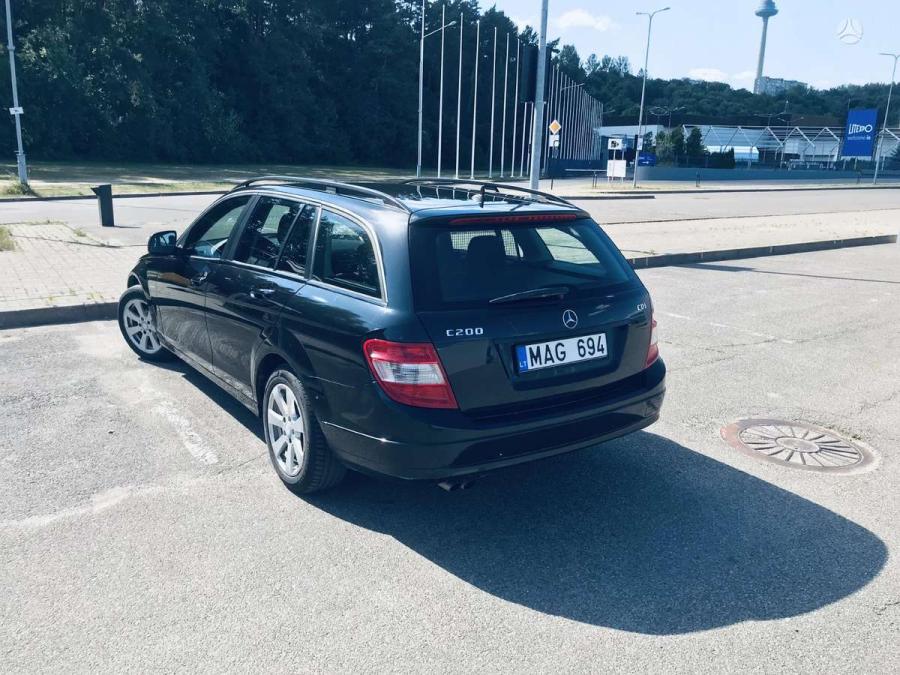 Melns Mercedes-Benz C 200 2009 Viļņa, ar dzinēja tilpumu 2.15 L un nobraukumu 305 tūkst. km par 3500 €, foto 4 vietnē AUTOMOTO.COM.LV