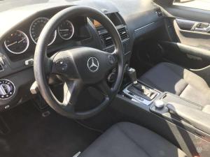 Melns Mercedes-Benz C 200 2009 Viļņa, ar dzinēja tilpumu 2.15 L un nobraukumu 305 tūkst. km par 3500 €, foto 10 vietnē AUTOMOTO.COM.LV