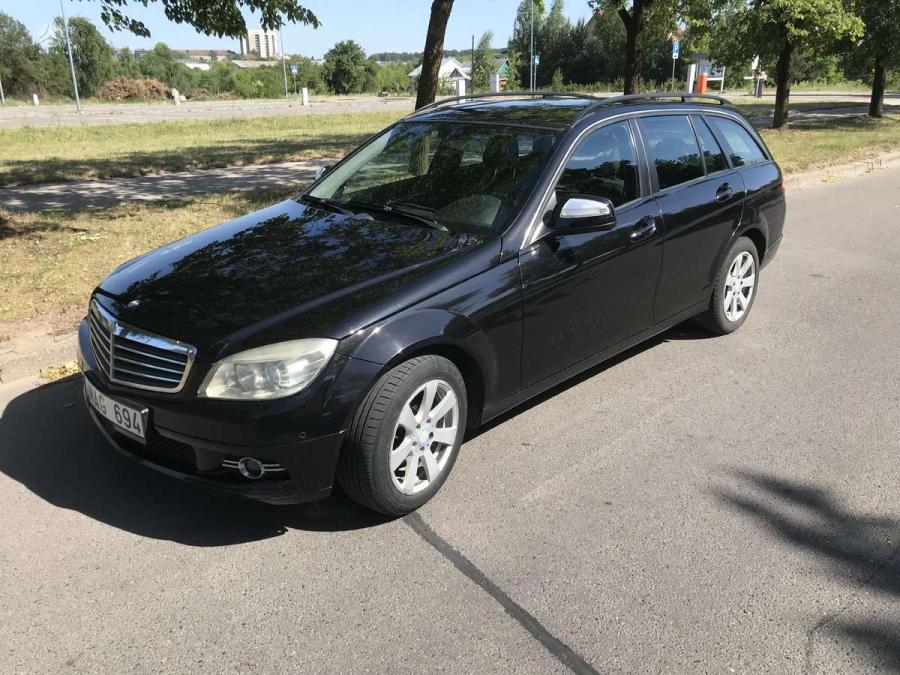Melns Mercedes-Benz C 200 2009 Viļņa, ar dzinēja tilpumu 2.15 L un nobraukumu 305 tūkst. km par 3500 €, foto 13 vietnē AUTOMOTO.COM.LV