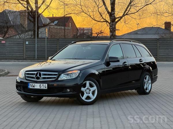 Черный Мерседес Ц 200 2009 в Елгава, объемом двигателя 2.20 л и пробегом 295 тыс. км за 3290 €, фото 1 на AUTOMOTO.COM.LV