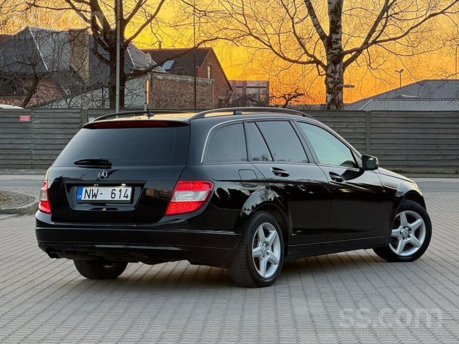 Черный Мерседес Ц 200 2009 в Елгава, объемом двигателя 2.20 л и пробегом 295 тыс. км за 3290 €, фото 5 на AUTOMOTO.COM.LV