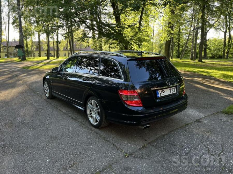 Black Mercedes-Benz C 200 2010 in Cesis, with an engine capacity of 2.20 L and mileage of 312 thousand km for 5490 €, photo 3 on AUTOMOTO.COM.LV