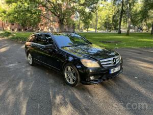 Black Mercedes-Benz C 200 2010 in Cesis, with an engine capacity of 2.20 L and mileage of 312 thousand km for 5490 €, photo 7 on AUTOMOTO.COM.LV