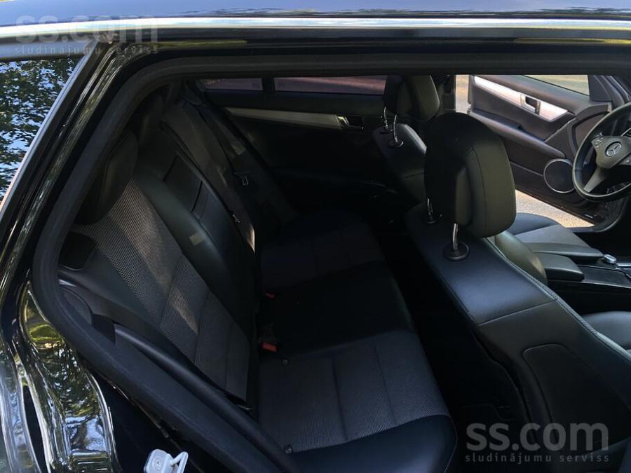Black Mercedes-Benz C 200 2010 in Cesis, with an engine capacity of 2.20 L and mileage of 312 thousand km for 5490 €, photo 14 on AUTOMOTO.COM.LV