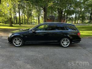 Black Mercedes-Benz C 200 2010 in Cesis, with an engine capacity of 2.20 L and mileage of 312 thousand km for 5490 €, photo 25 on AUTOMOTO.COM.LV