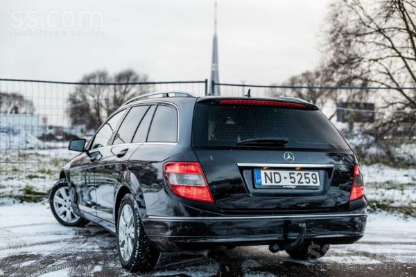 Melns Mercedes-Benz C 200 2010 Rīga, ar dzinēja tilpumu 2.20 L un nobraukumu 403 tūkst. km par 5490 €, foto 6 vietnē AUTOMOTO.COM.LV