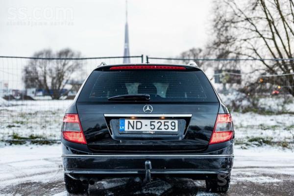 Melns Mercedes-Benz C 200 2010 Rīga, ar dzinēja tilpumu 2.20 L un nobraukumu 403 tūkst. km par 5490 €, foto 8 vietnē AUTOMOTO.COM.LV