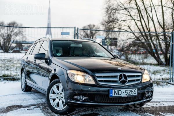 Black Mercedes-Benz C 200 2010 in Riga, with an engine capacity of 2.20 L and mileage of 403 thousand km for 4490 €, photo 2 on AUTOMOTO.COM.LV