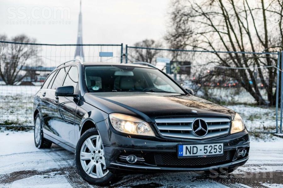 Black Mercedes-Benz C 200 2010 in Riga, with an engine capacity of 2.20 L and mileage of 403 thousand km for 4490 €, photo 2 on AUTOMOTO.COM.LV