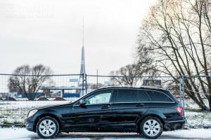 Black Mercedes-Benz C 200 2010 in Riga, with an engine capacity of 2.20 L and mileage of 403 thousand km for 4490 €, photo 4 on AUTOMOTO.COM.LV