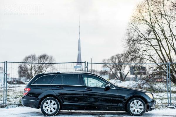 Black Mercedes-Benz C 200 2010 in Riga, with an engine capacity of 2.20 L and mileage of 403 thousand km for 4490 €, photo 5 on AUTOMOTO.COM.LV