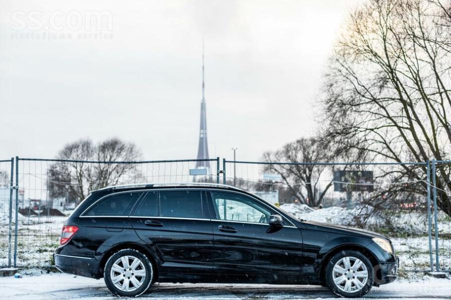 Black Mercedes-Benz C 200 2010 in Riga, with an engine capacity of 2.20 L and mileage of 403 thousand km for 4490 €, photo 5 on AUTOMOTO.COM.LV