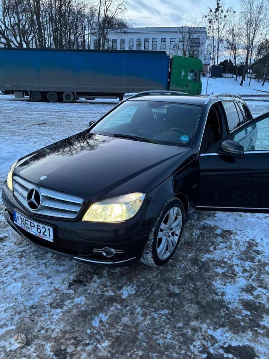 Melns Mercedes-Benz C 200 2010 Kauņa, ar dzinēja tilpumu 2.15 L un nobraukumu 294 tūkst. km par 4700 €, foto 1 vietnē AUTOMOTO.COM.LV