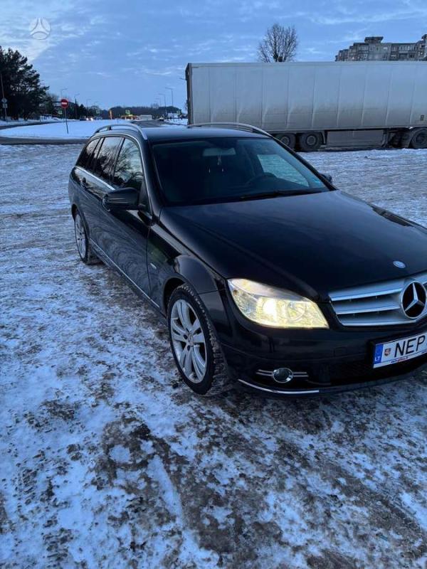Black Mercedes-Benz C 200 2010 in Kaunas, with an engine capacity of 2.15 L and mileage of 294 thousand km for 4700 €, photo 2 on AUTOMOTO.COM.LV